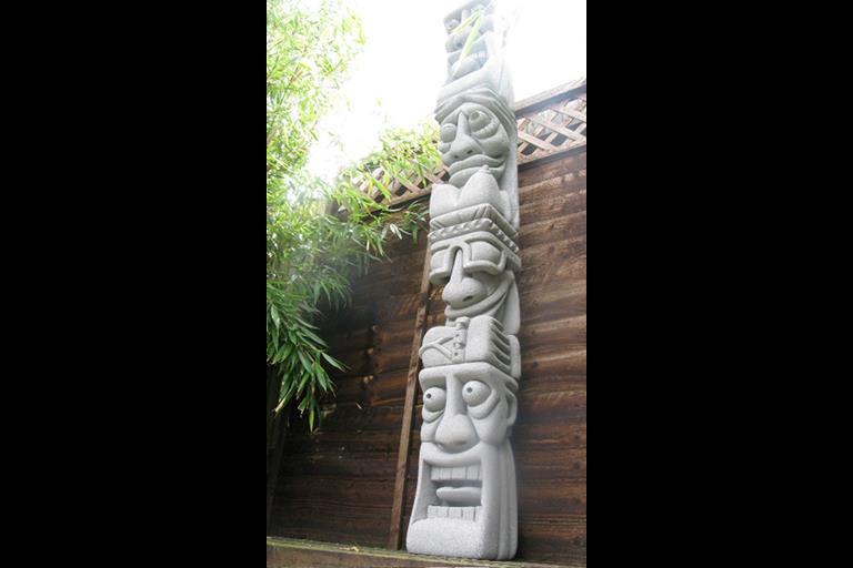 Teacher sculpts totem pole from aircrete building blocks | News | Building